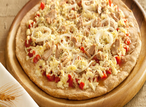Sextou com pizza integral de atum? Confira a receita - Comida na Mesa Sextou com pizza integral de atum? Confira a receita - Comida na Mesa